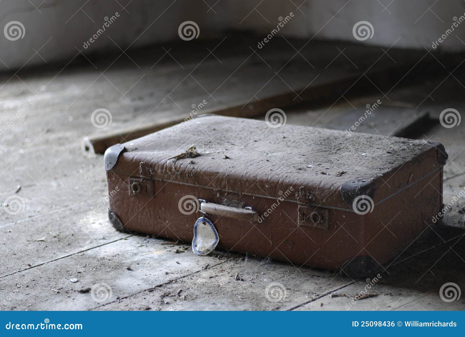 Old Discarded Suitcase Photos - Free & Royalty-Free Stock Photos from ...