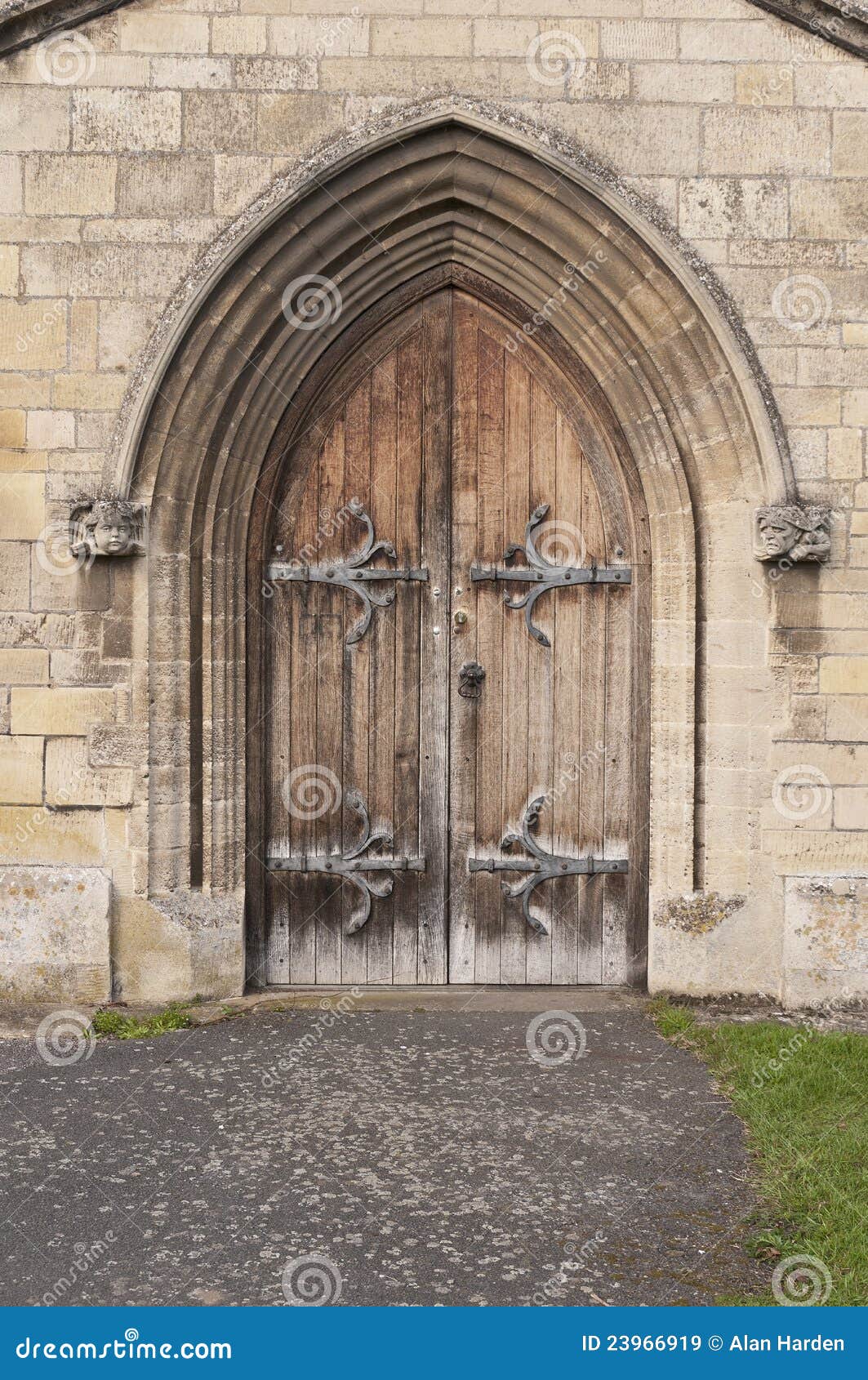 Old Door in a Stone Archway Stock Image - Image of entrance, brick ...