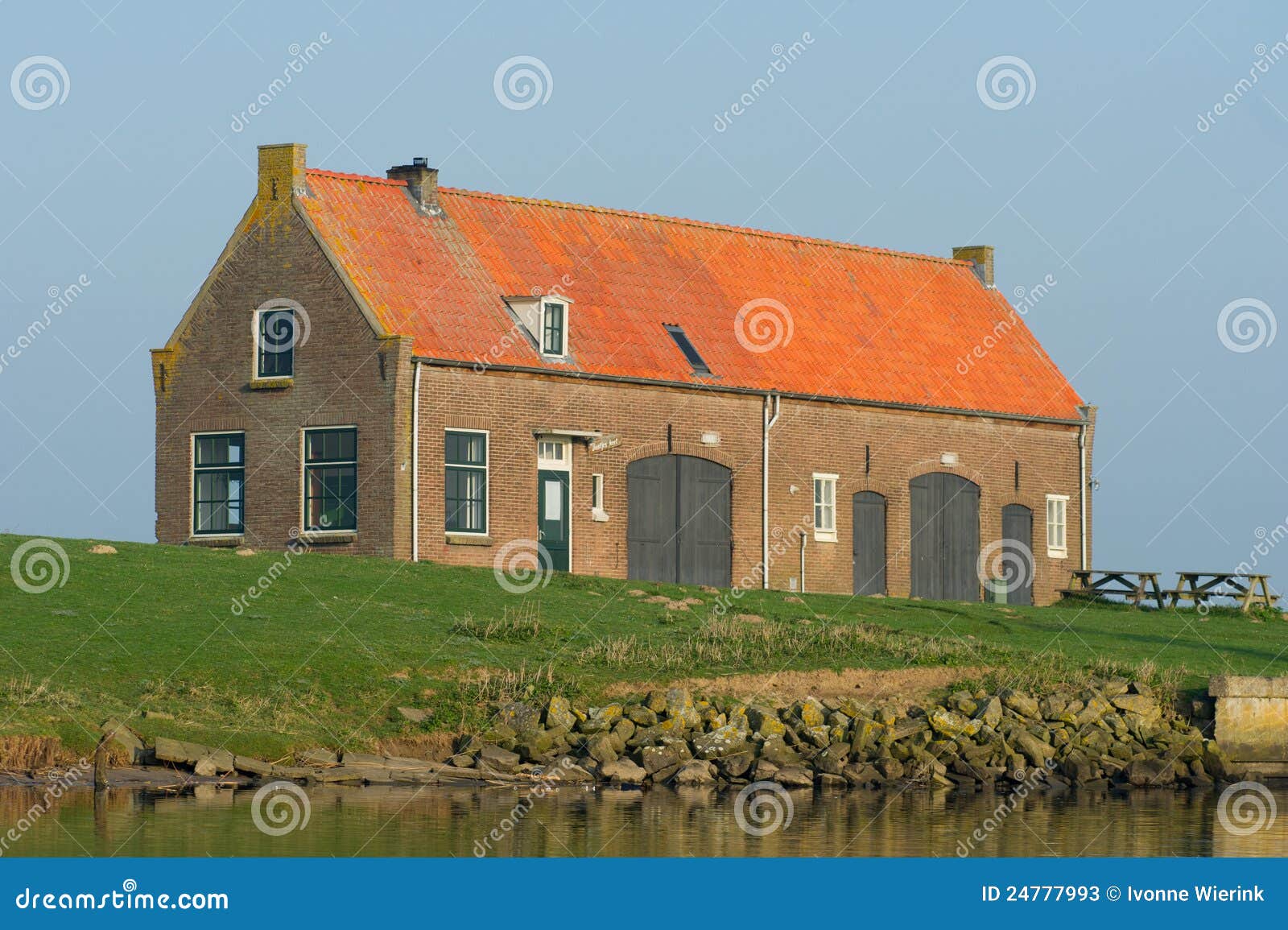 Old Dutch farmhouse stock image. Image of outdoor, jantjes - 24777993