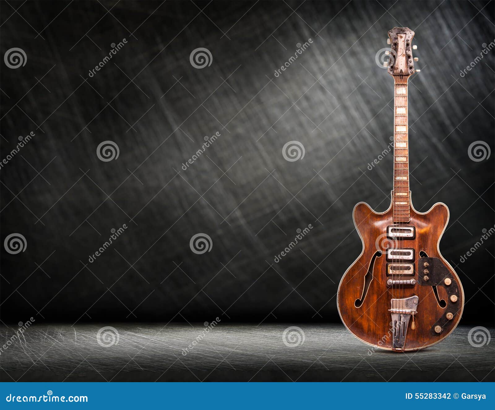 Old Electric Guitar Vertical Stock Photo - Image of polish, audio: 55283342