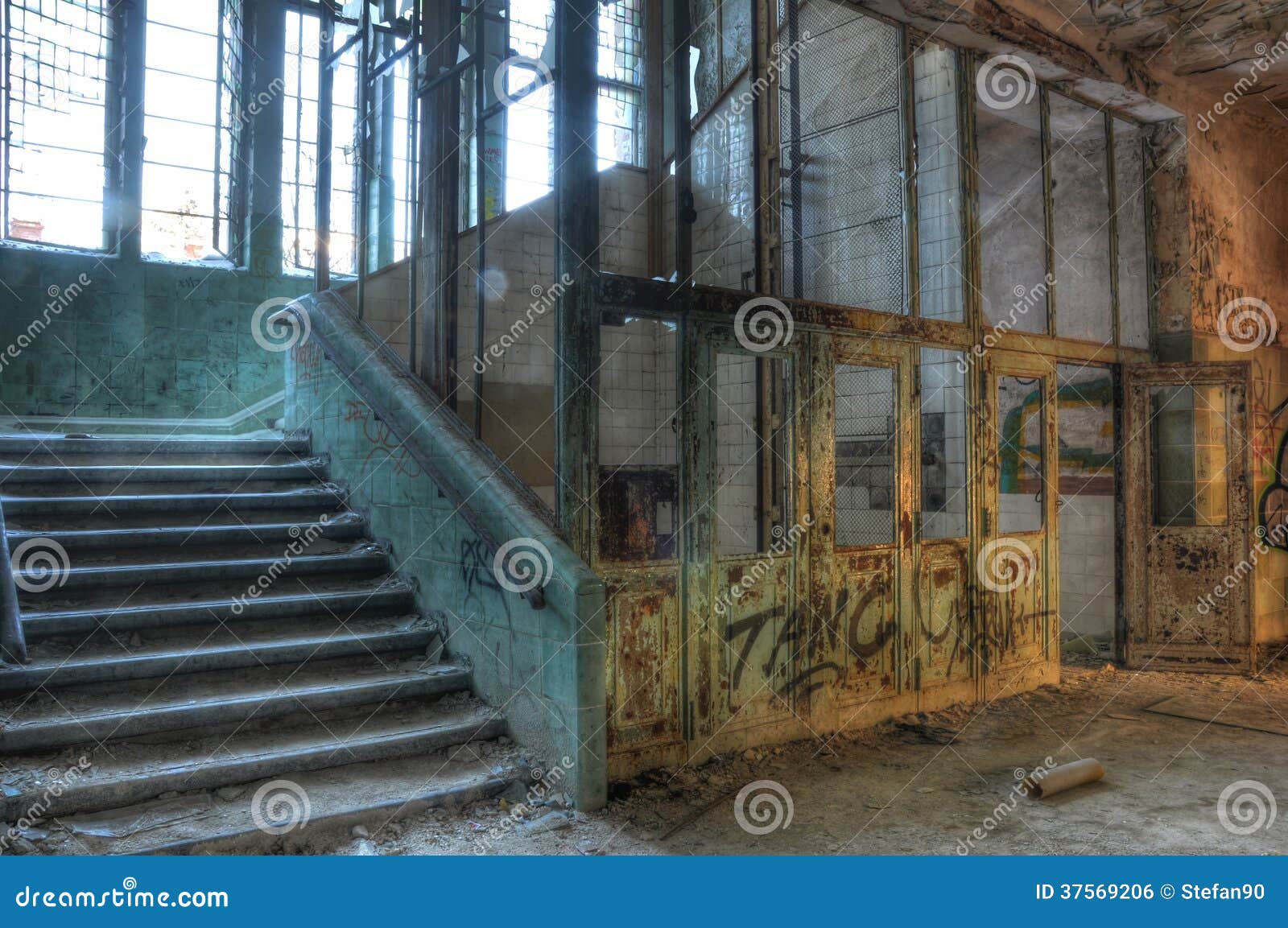 Old Elevator in an Abandoned Hospital Stock Photo - Image of grunge ...