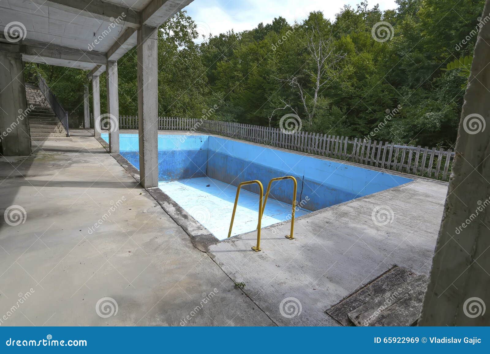Old empty pool stock image. Image of swimming, central - 65922969
