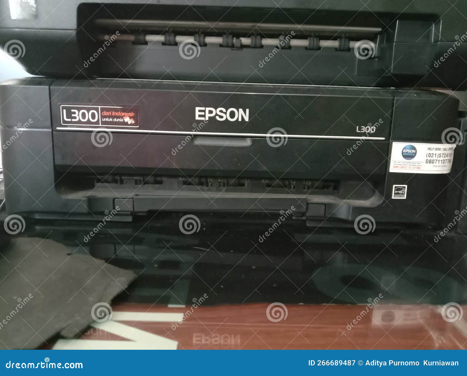 An Old Epson Printer that Still Works Editorial Photography - Image of ...