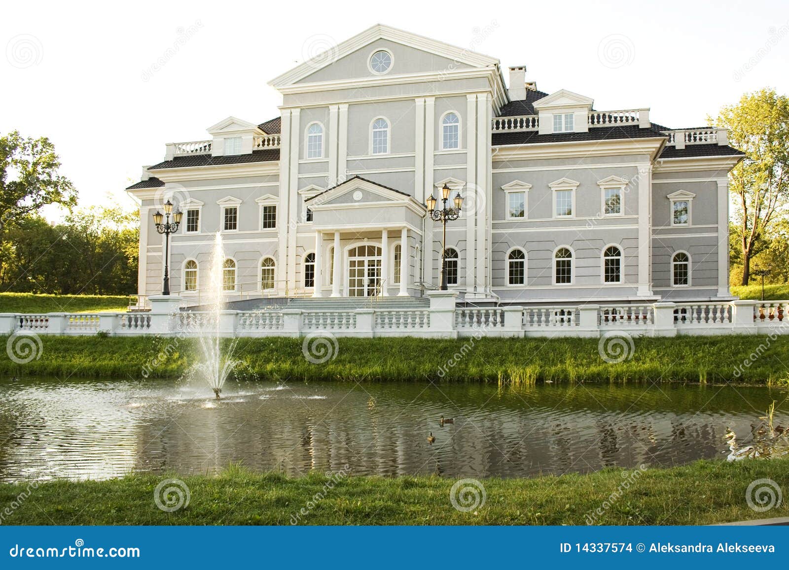 Old estate in park stock photo. Image of grass, park - 14337574