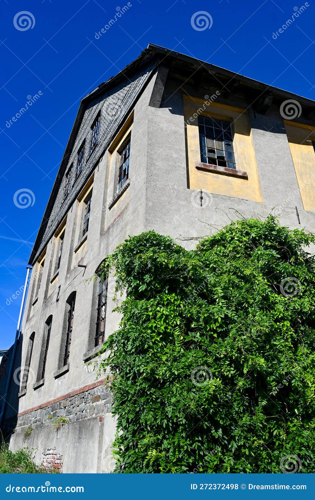 Old Facade with Broken Windows Stock Photo - Image of daylight, facade ... Old Facade with Broken Windows Stock Photo - Image of daylight, facade ...