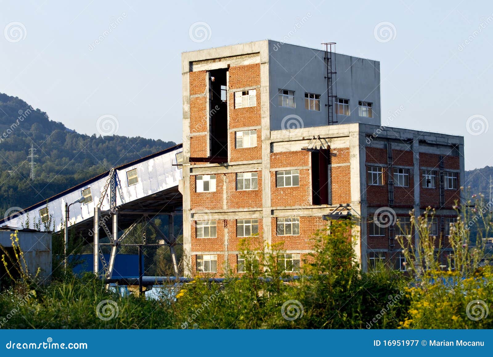 Old factory stock image. Image of abandoned, crane, warming - 16951977
