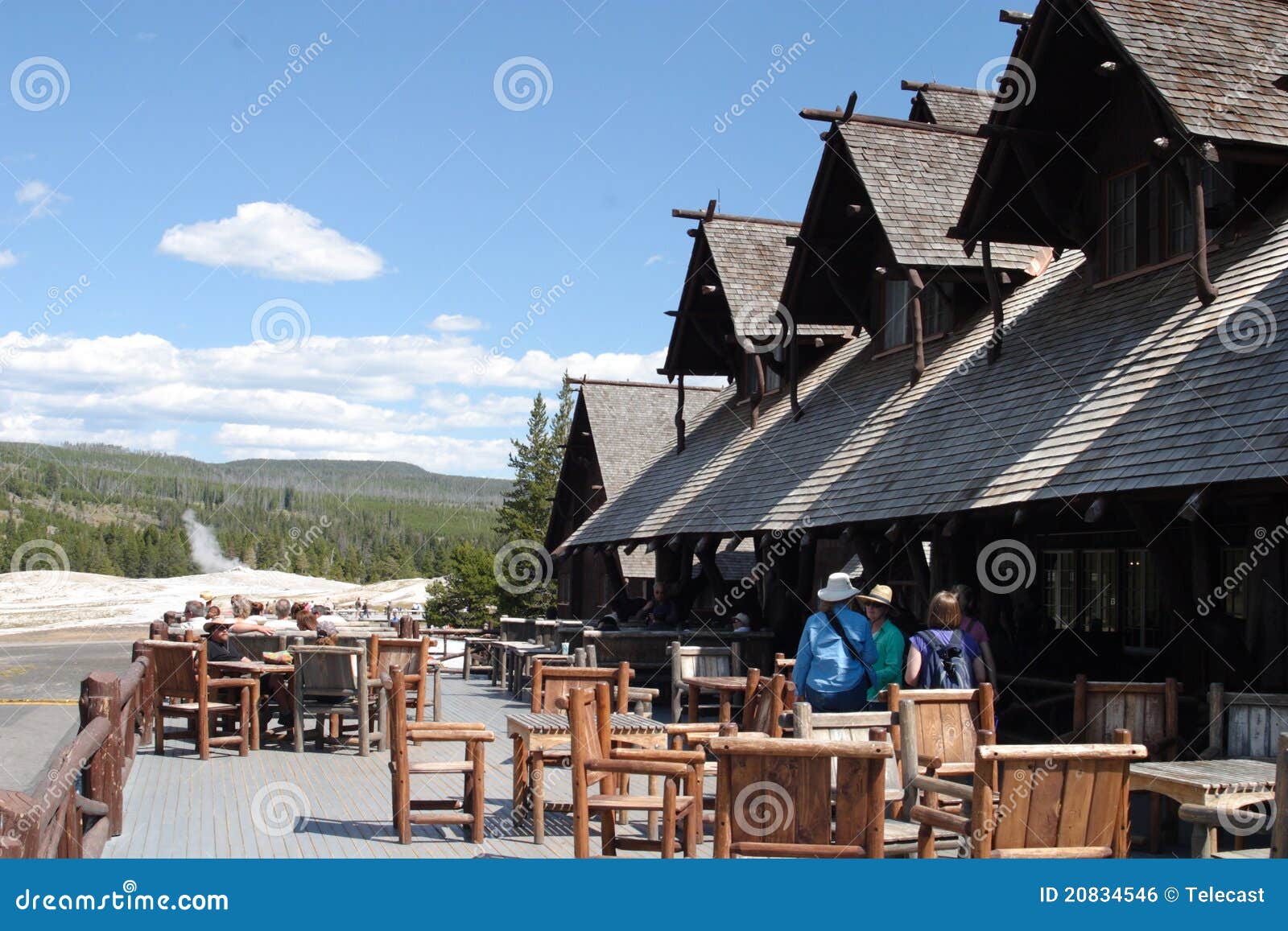 Old Faithful Inn editorial photo. Image of park, hotel - 20834546