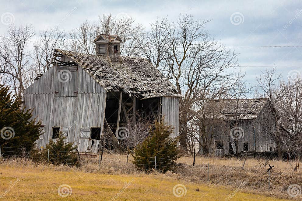 Old Falling Down Barn, Nebraska Stock Image - Image of falling, barn ...