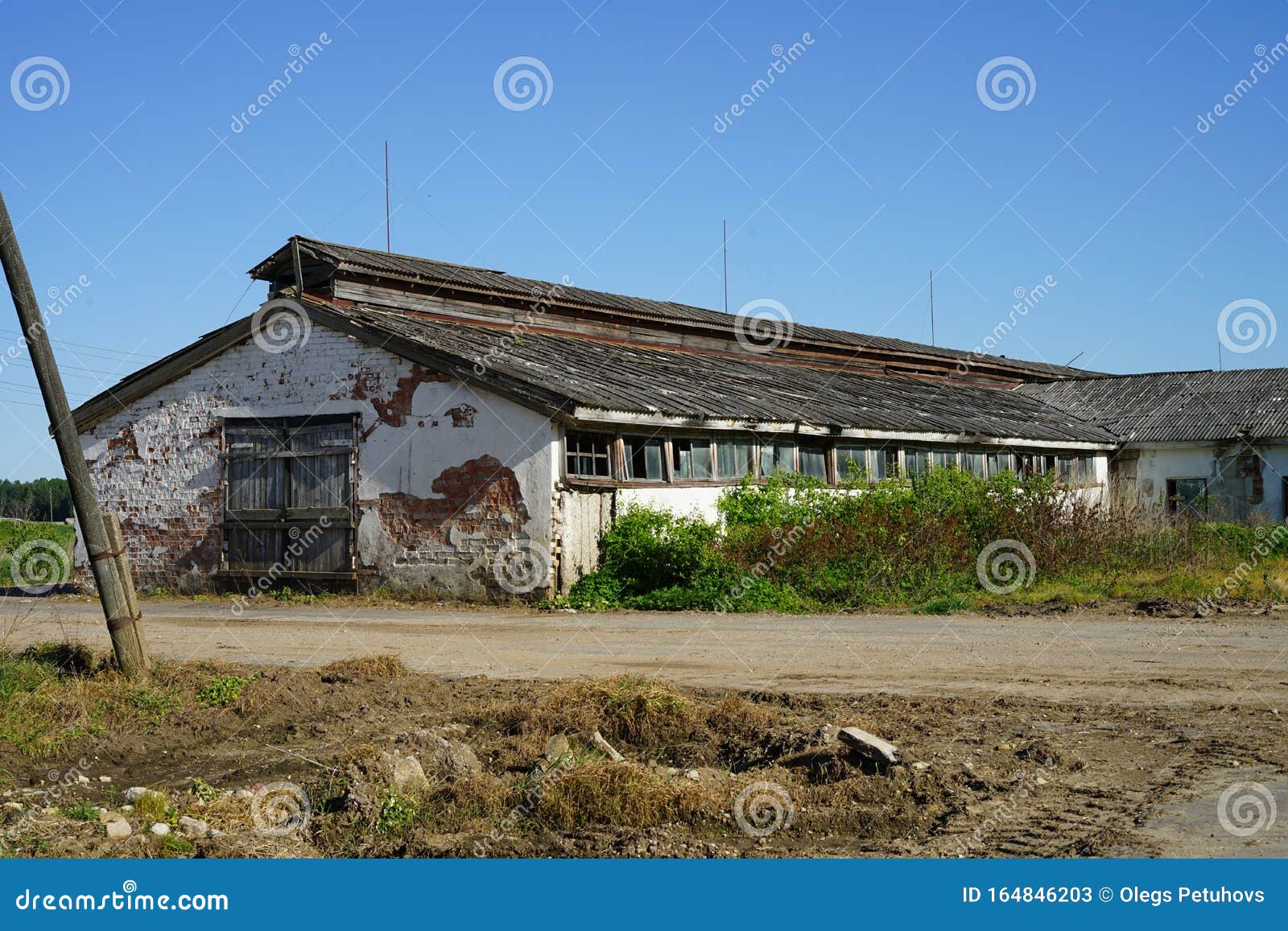 Old Farm Building All Forgotten and Falling Down Stock Image - Image of ...