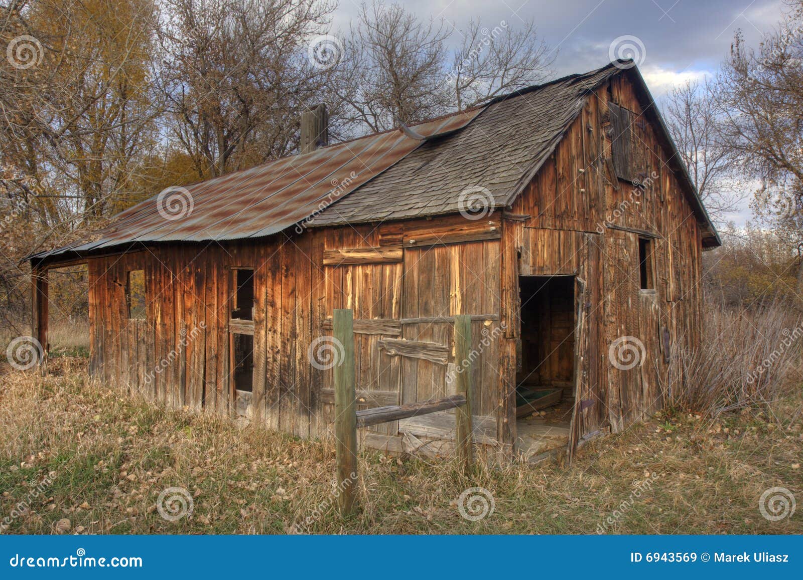 Old Farm Building in Late Fall Scenery Stock Image - Image of shack ...