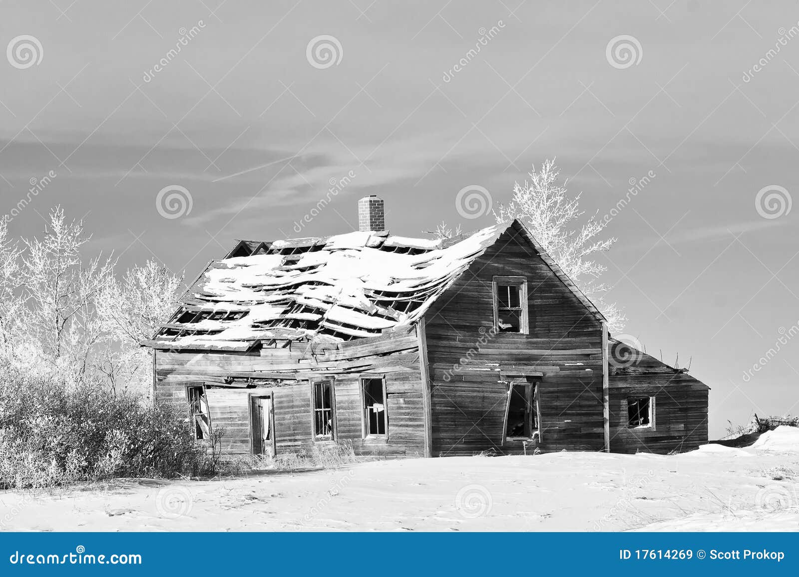 Old farm house in Winter stock image. Image of abandoned - 17614269