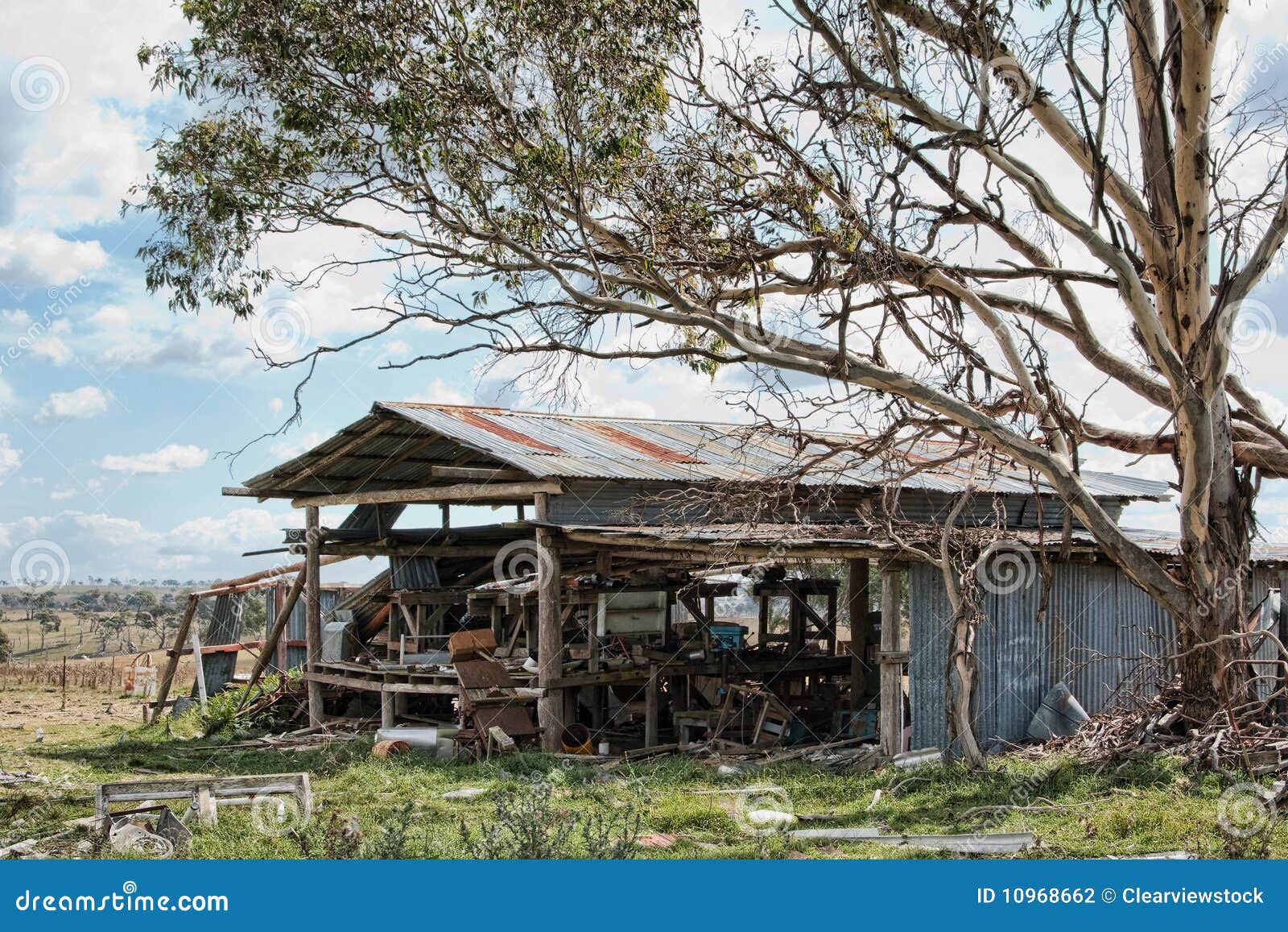Old Farm Shed Falling Apart Stock Photo - Image of farm, junk: 10968662