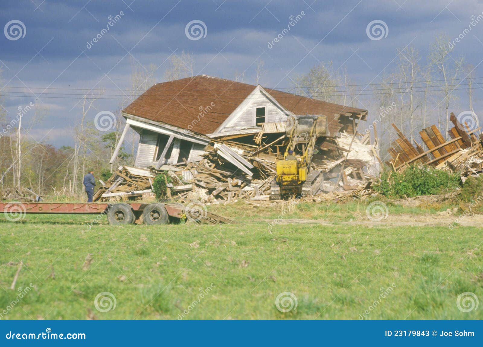 Old Farmhouse Being Bulldozed Editorial Stock Photo - Image of raze ...