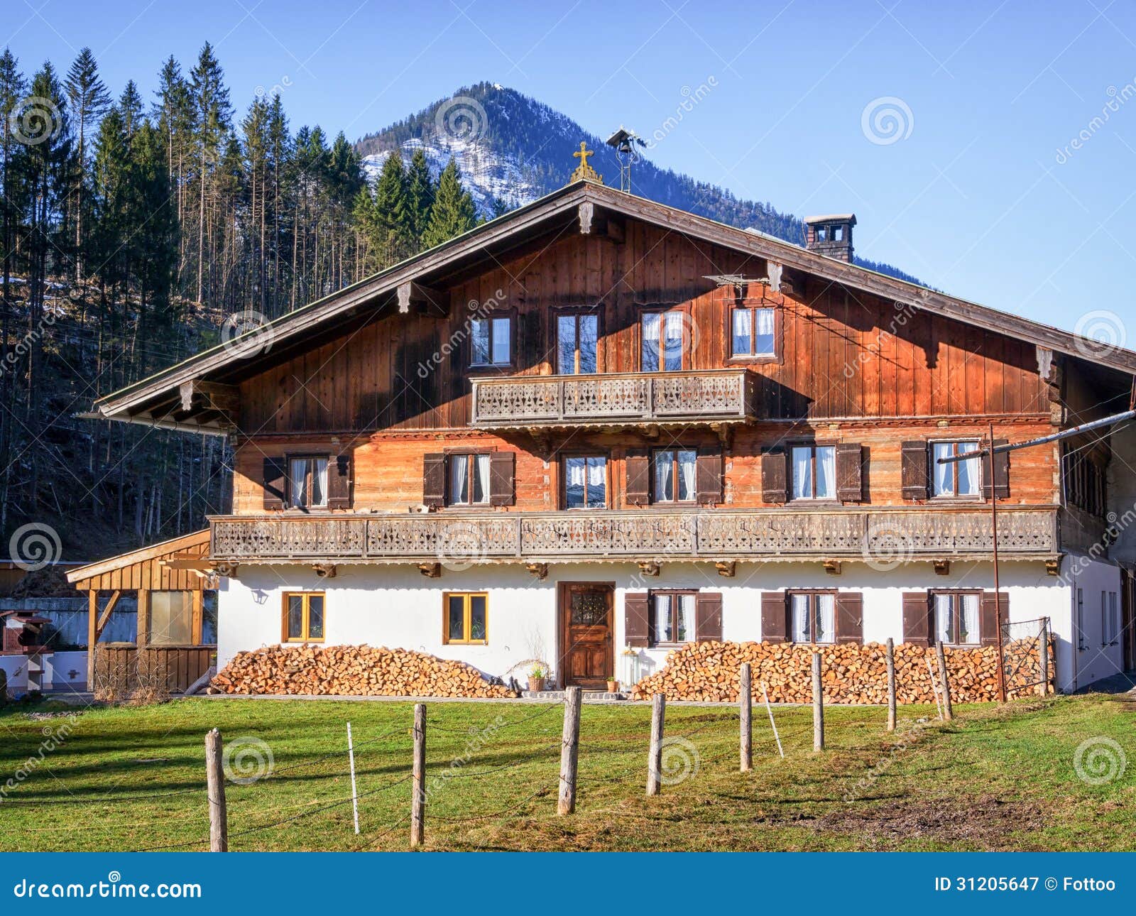 Old farmhouse stock image. Image of cottage, elegance - 31205647