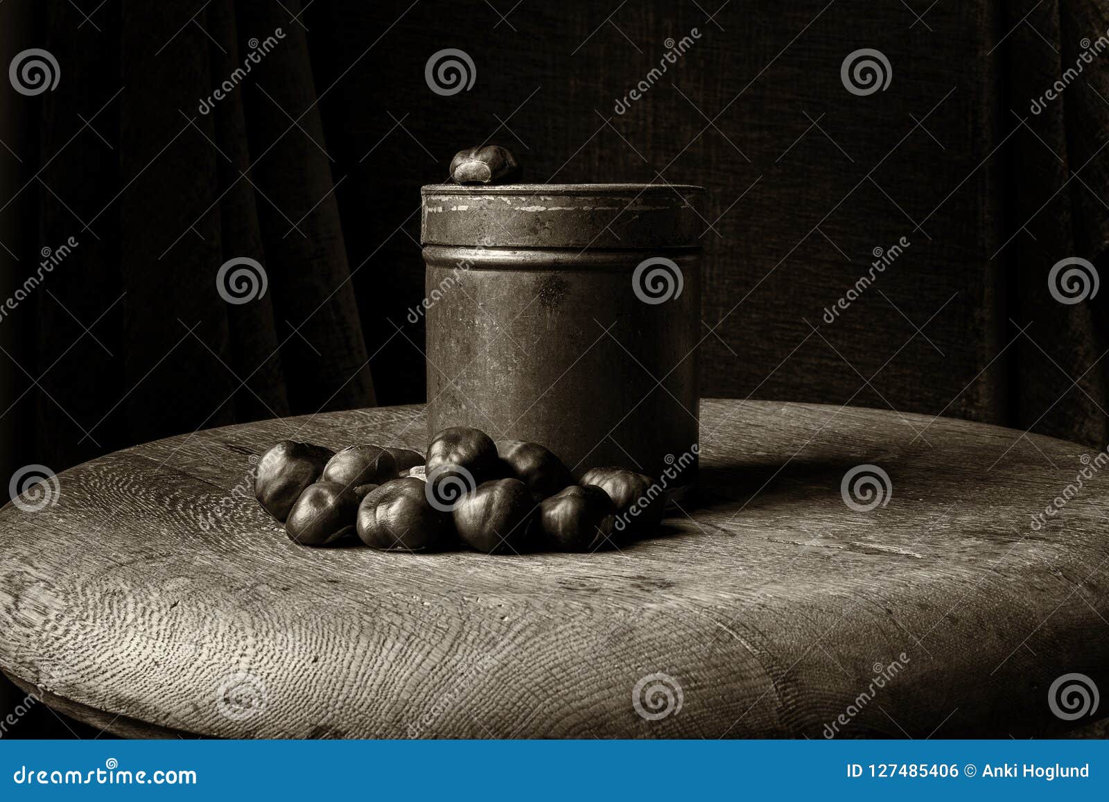 Old Fashioned Autumn Still Life Stock Photo - Image of snack, black ...