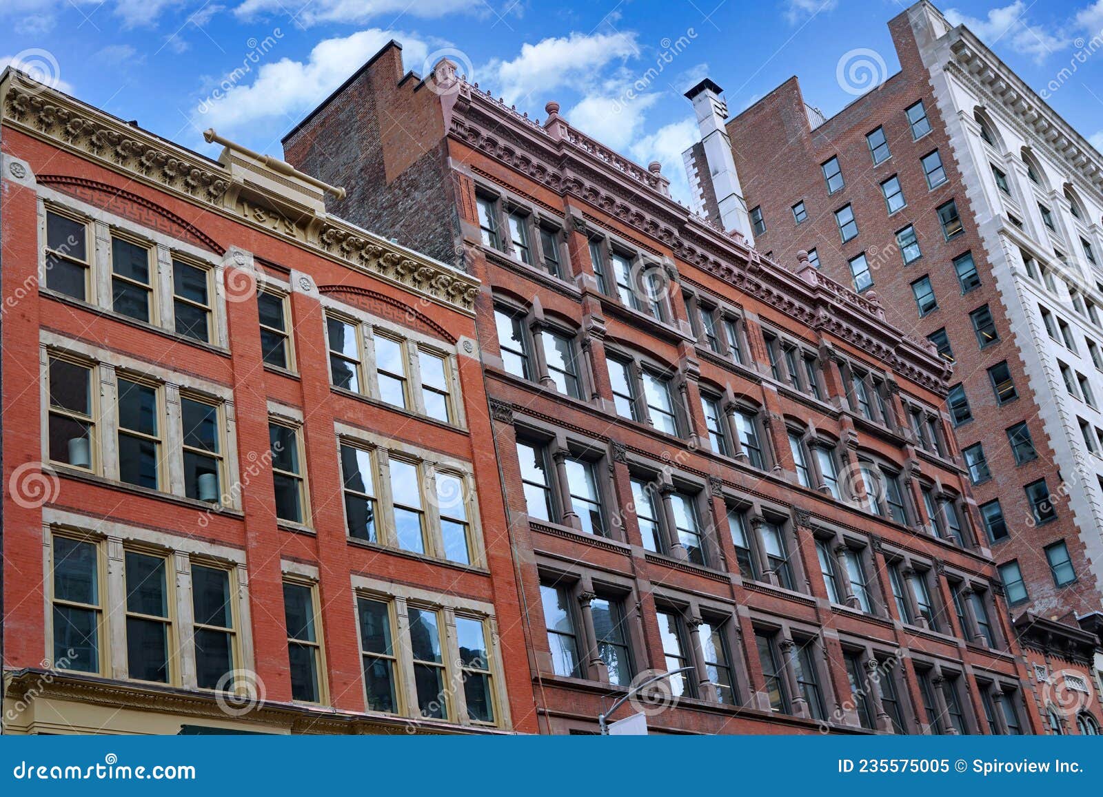 Chelsea District In London With Luxury Houses And Cars And Famous ...