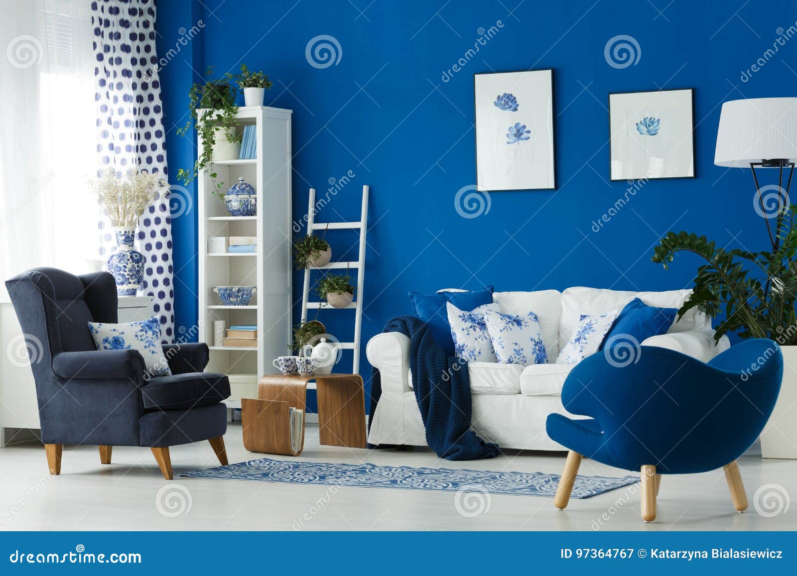 Old-fashioned lounge stock image. Image of live, lounge - 97364767