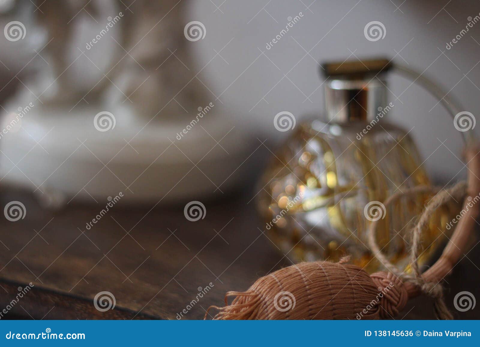 Old Fashioned Perfume Atomizer. Vintage Perfume Spray Bottle Stock ...