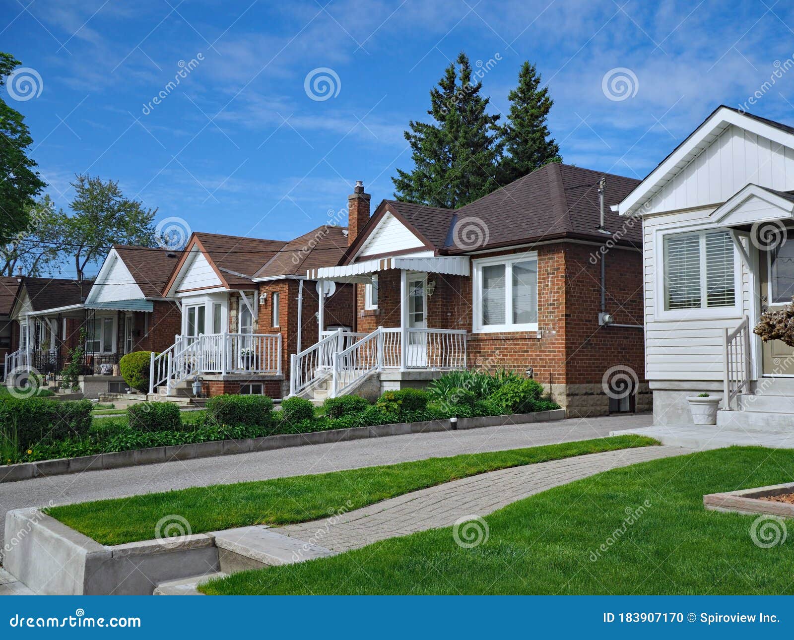 Old Fashioned 1950s Style Working Class Bungalows Stock Photo - Image ...