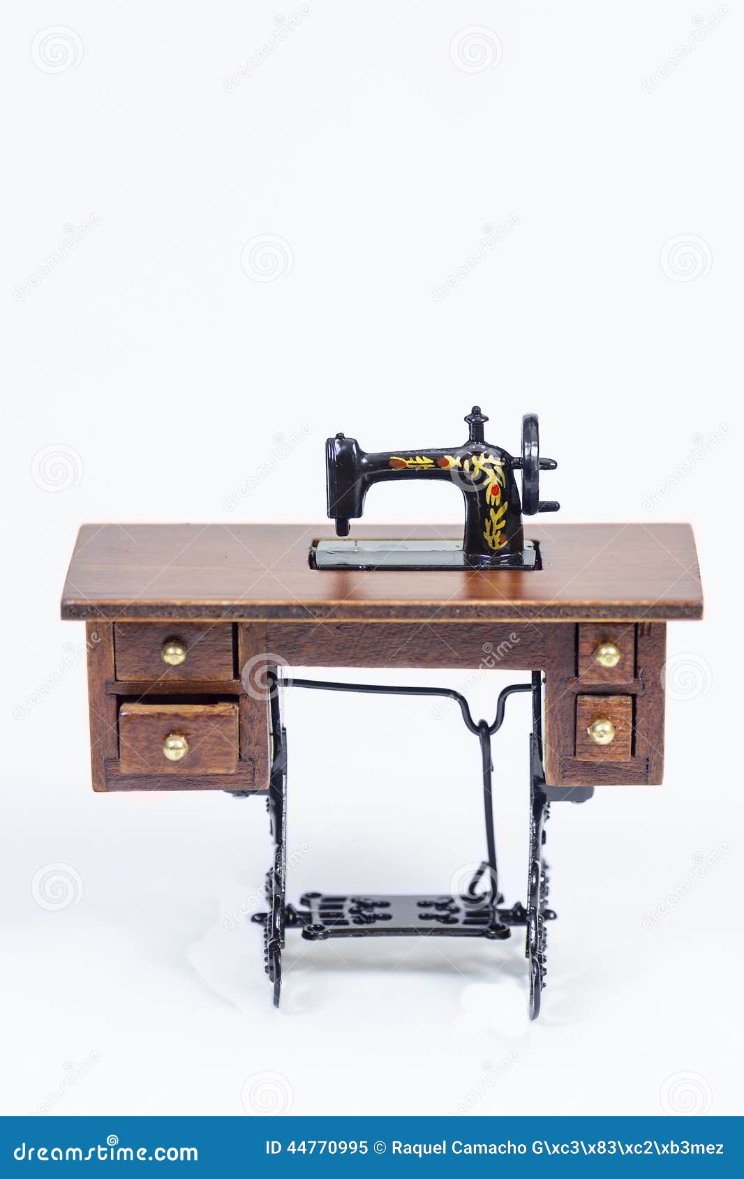 Old Fashioned Sewing Machine Stock Image - Image of vintage, drawers ...