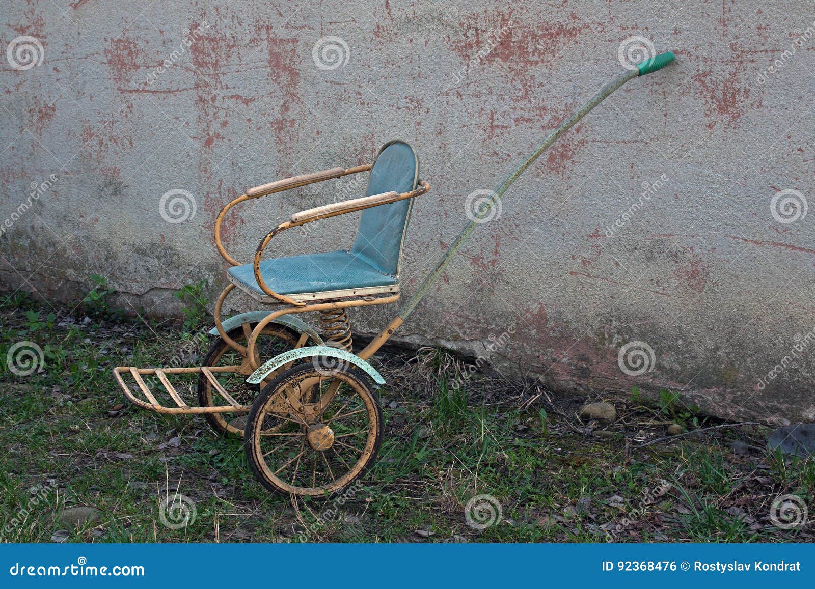 Old Fashioned Stroller Stock Photography | CartoonDealer.com #21705482
