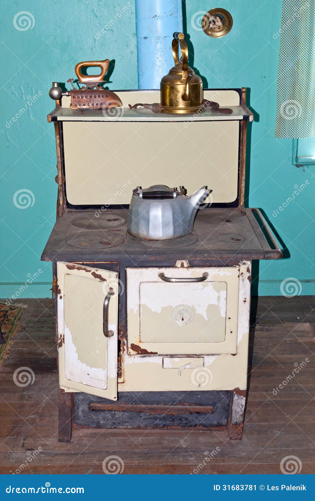 Old-fashioned stove stock image. Image of kitchen, stove - 31683781