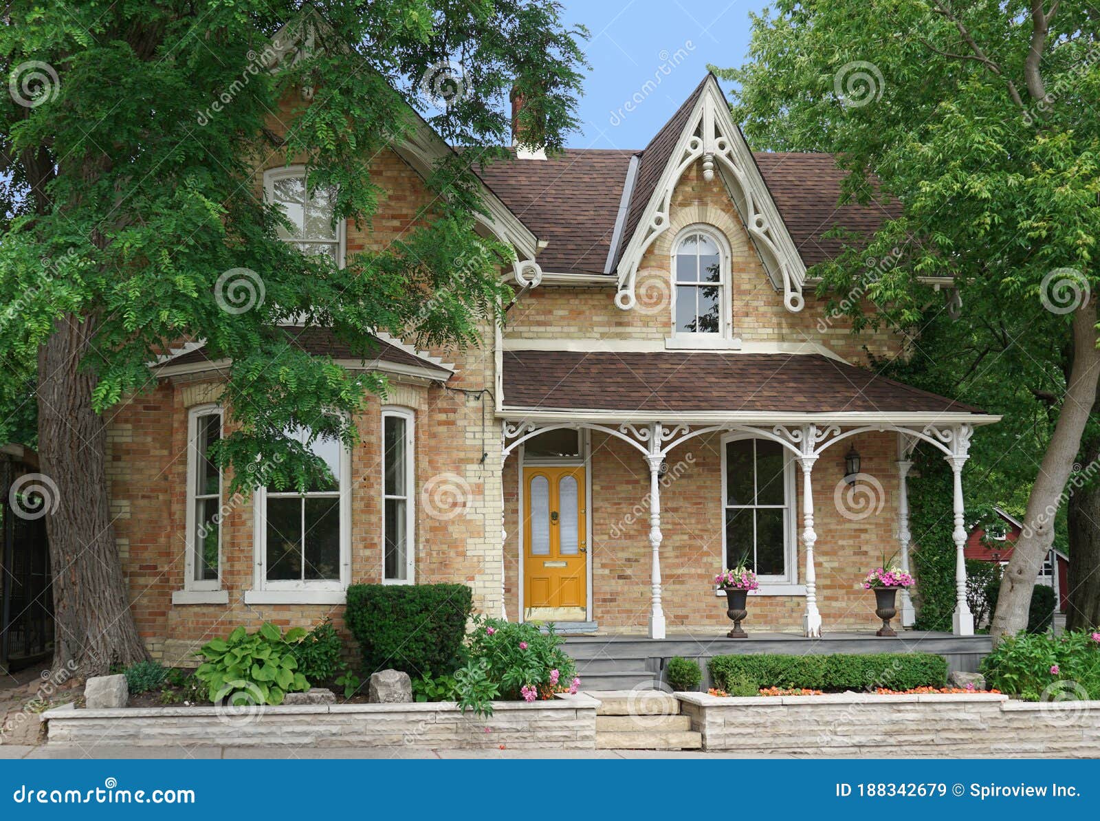Old Fashioned Victorian Style Brick House Stock Image - Image of ...