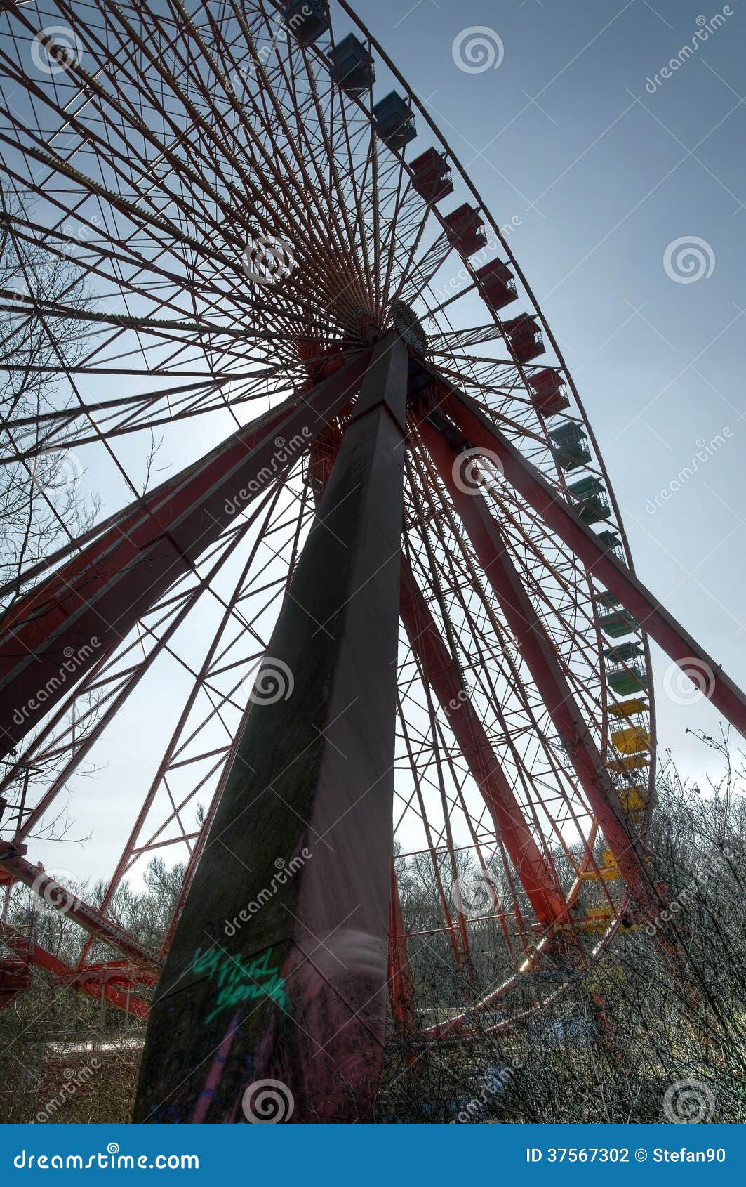 Old Ferris Wheel stock photo. Image of cabin, carrousel - 37567302