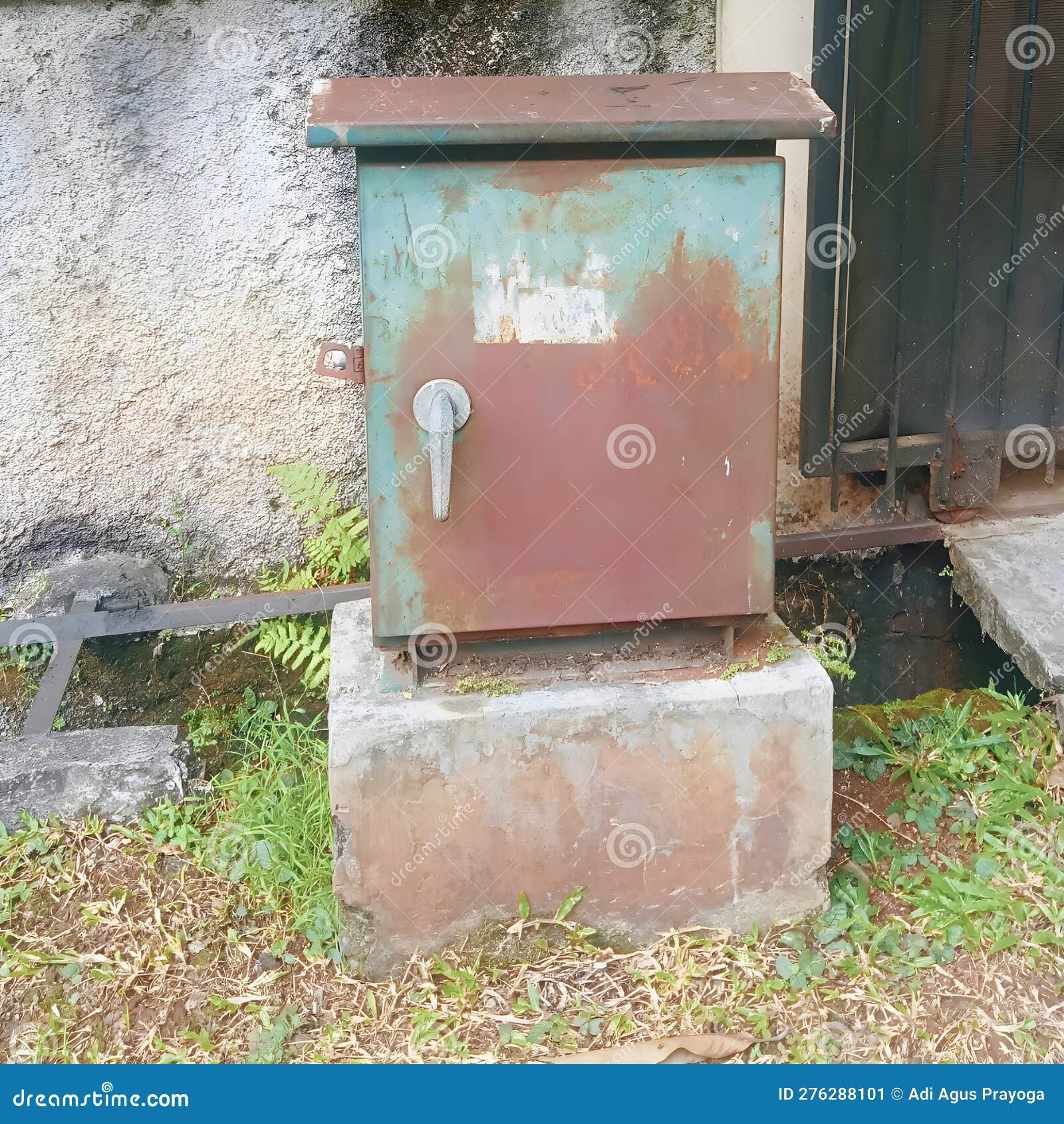 Old Fiber Optic Network Box Stock Image - Image of network, optic ...