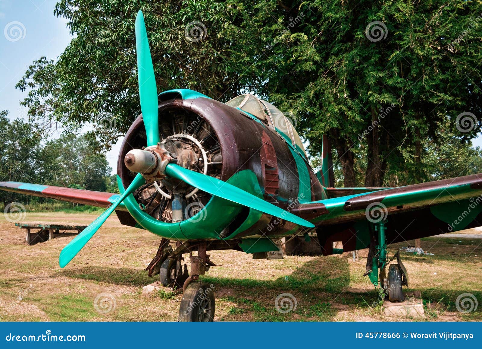 Old fighter plane editorial photo. Image of airplane - 45778666