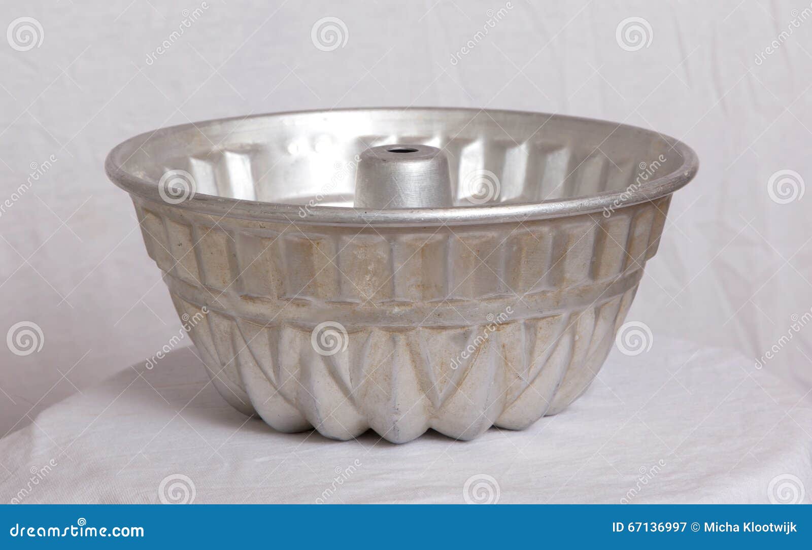 Old fluted tube baking pan stock image. Image of bread - 67136997