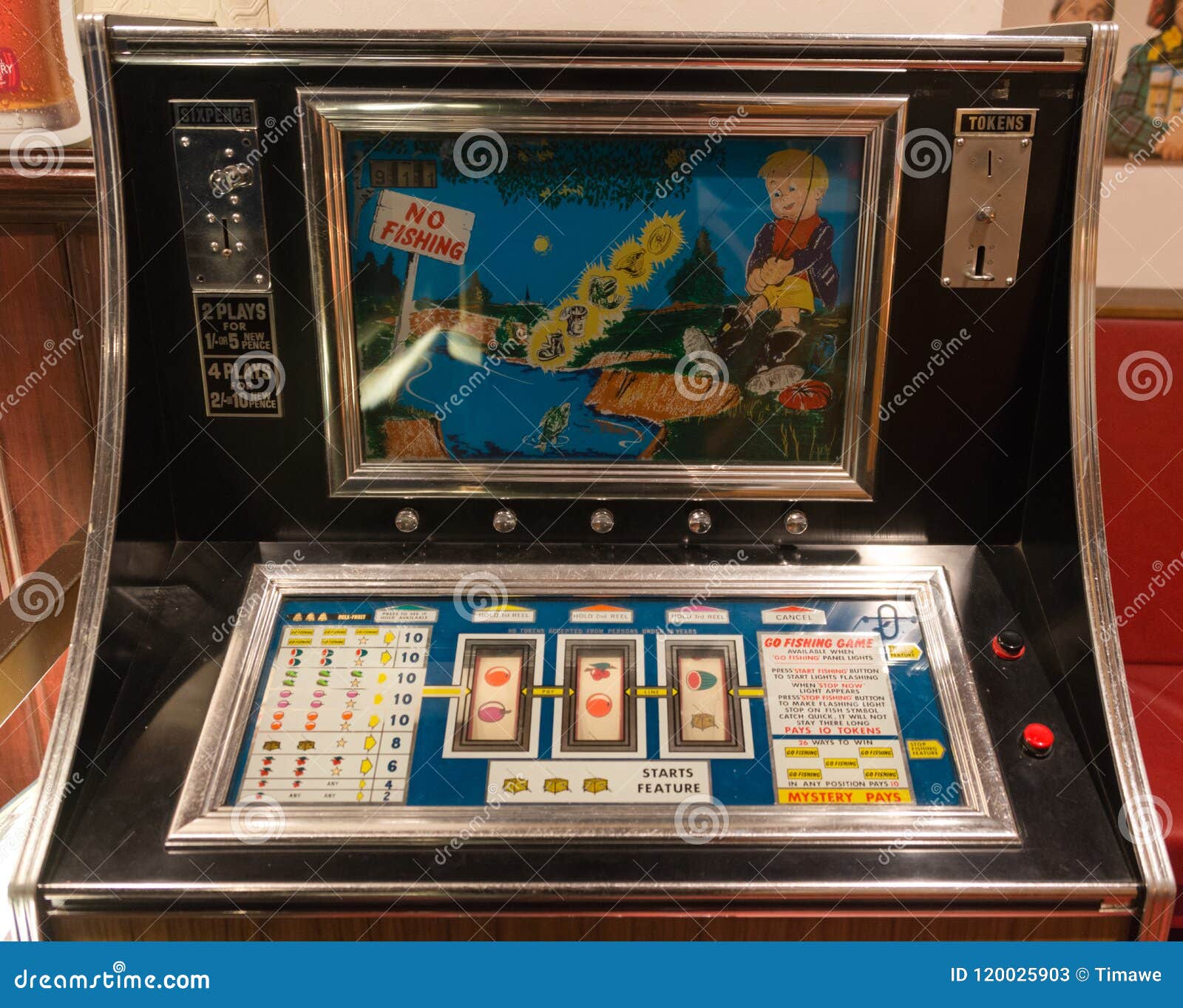 Old Gaming Machine editorial stock photo. Image of cherry - 120025903