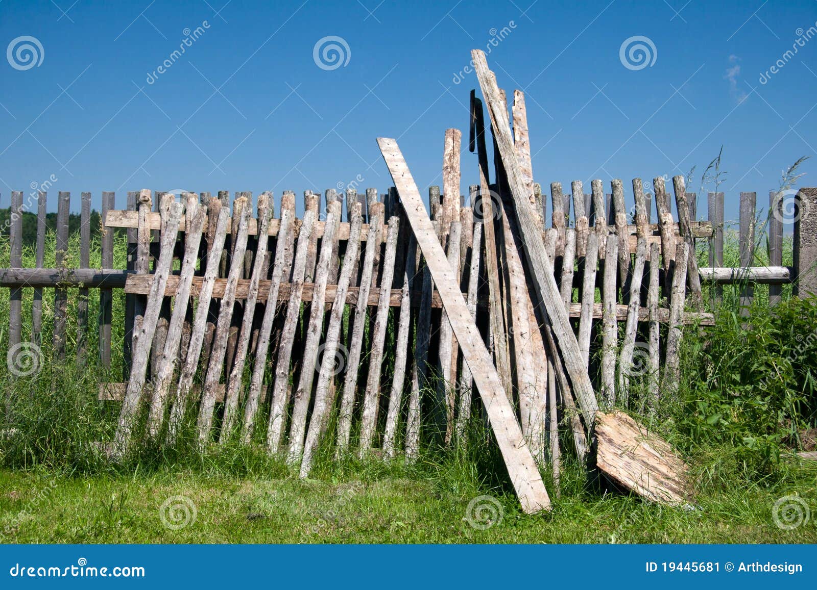 Old garden fence stock image. Image of blockade, brittle - 19445681