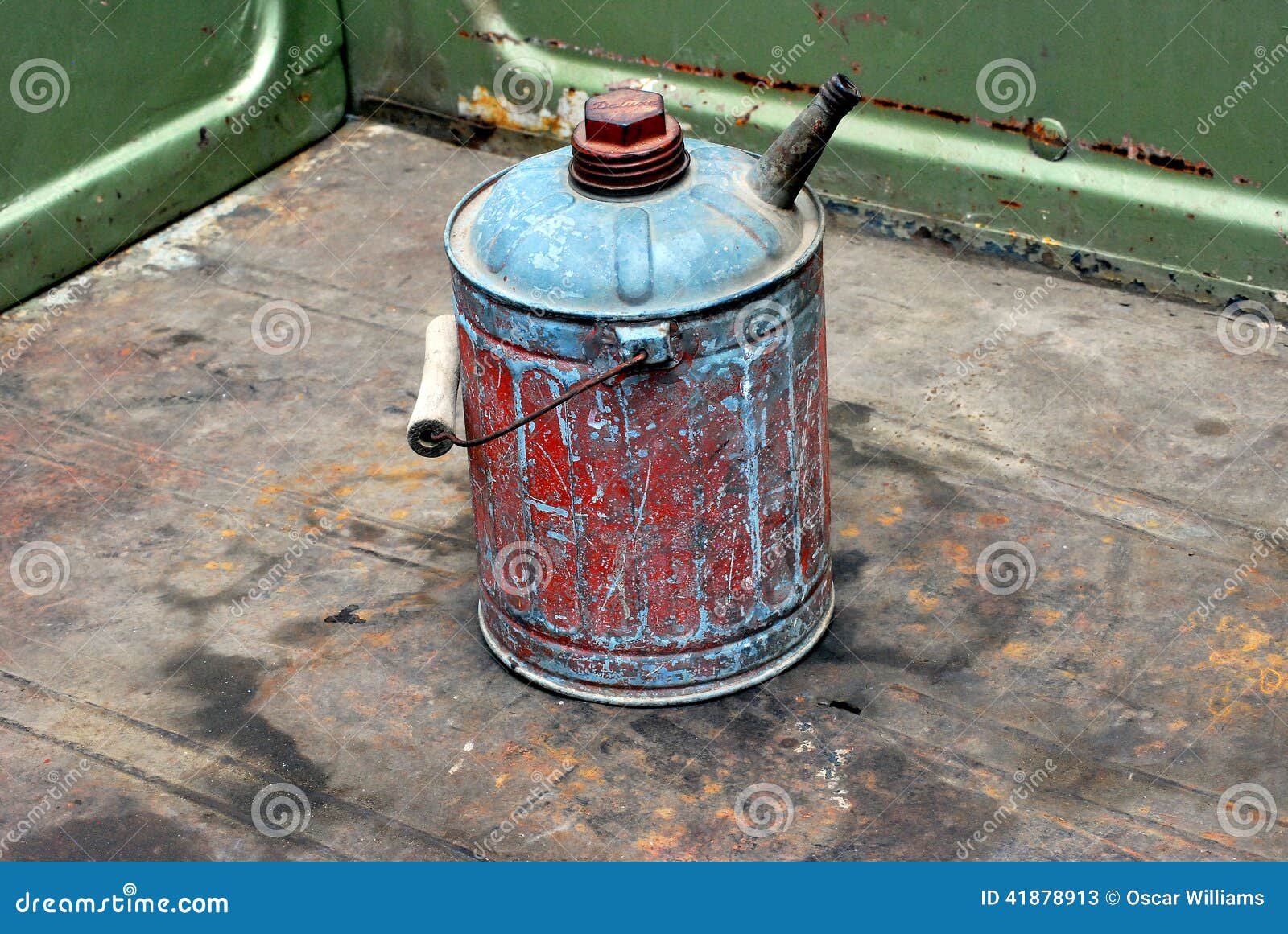 Old gas can. stock image. Image of vintage, petrol, grunge - 41878913