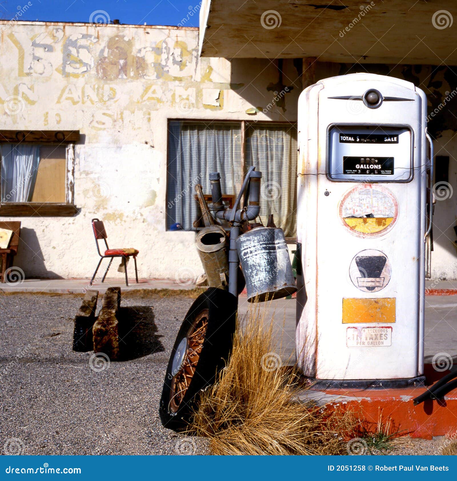 Old gas pump at Route 66 stock photo. Image of ghost, culture - 2051258