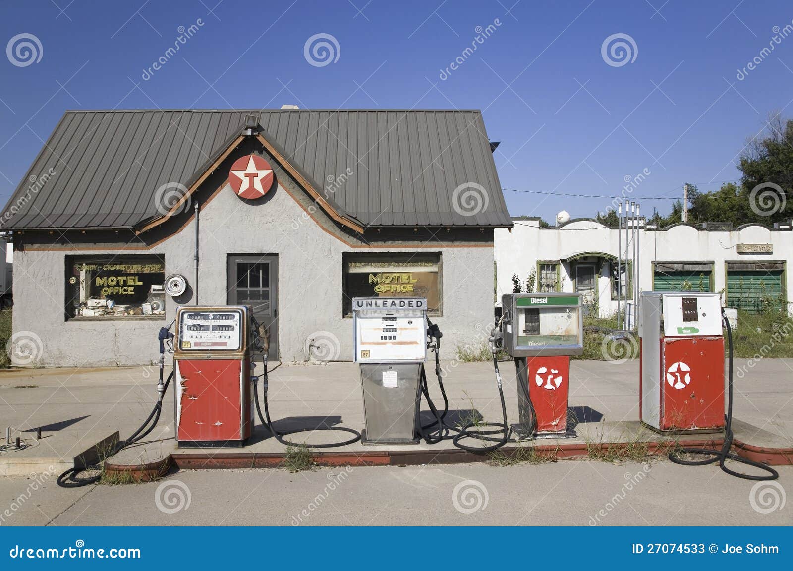 Old gas station editorial stock photo. Image of service - 27074533