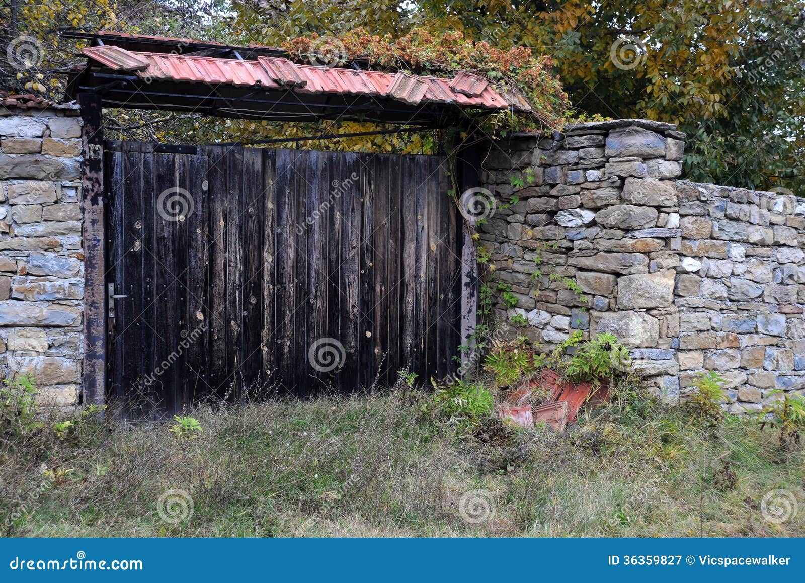 Old Gate stock image. Image of village, tree, bulgaria - 36359827