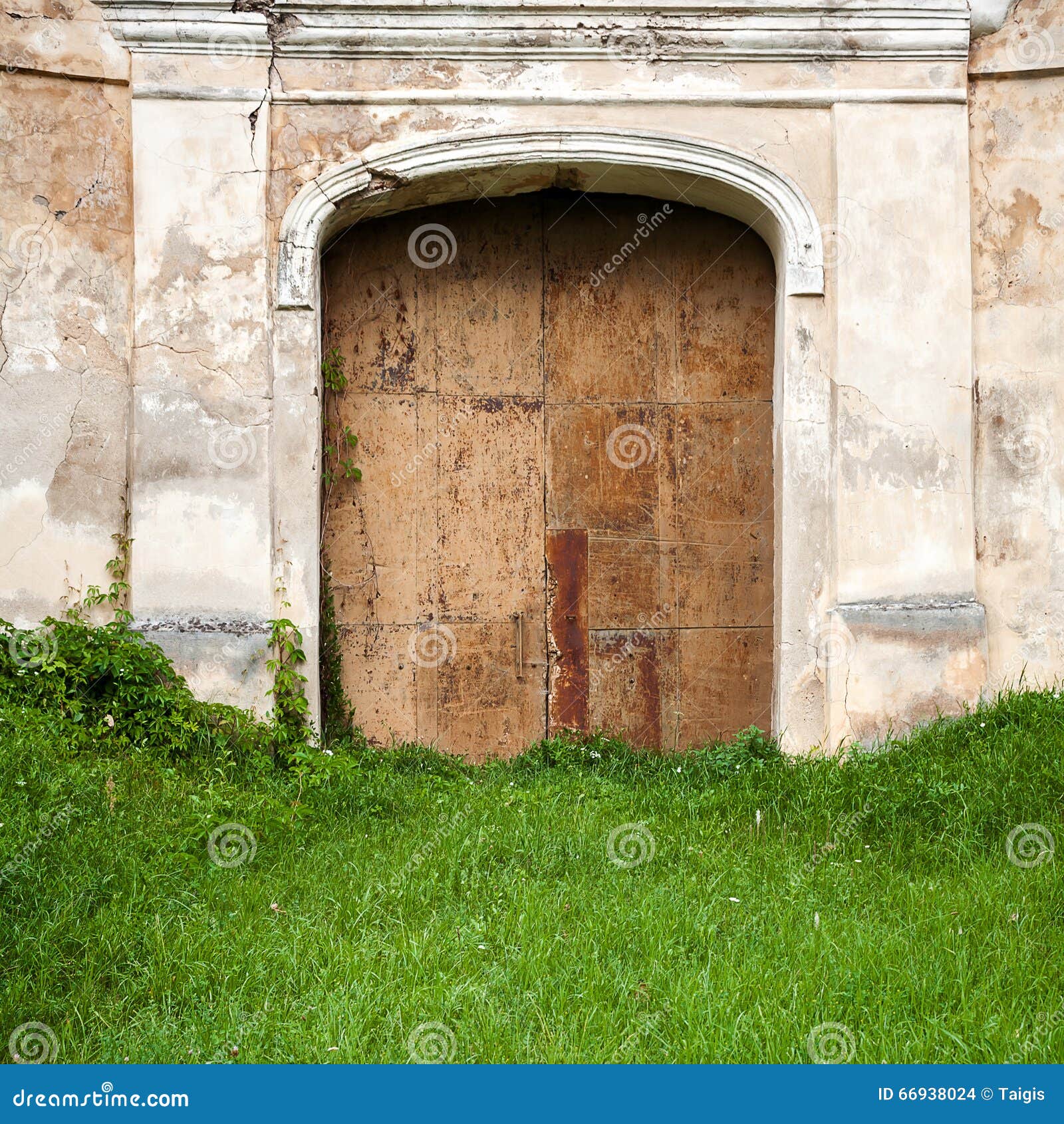 Old Gates in a Plaster Wall Stock Photo - Image of garden, closed: 66938024