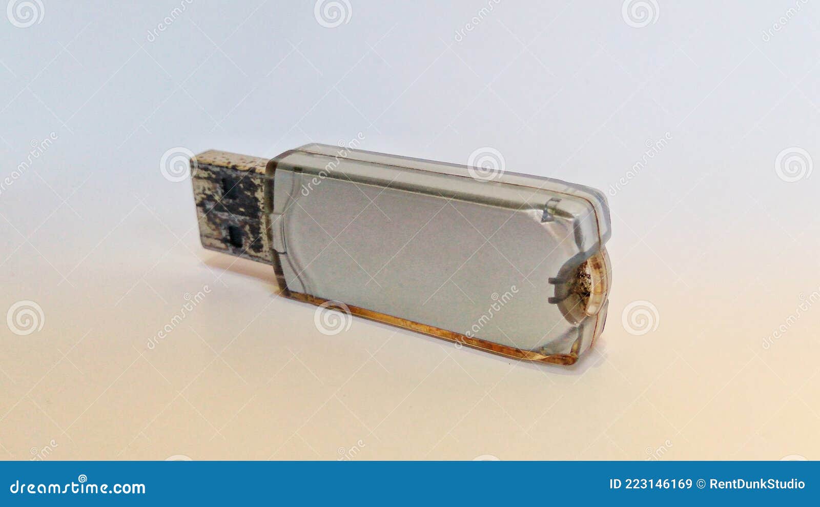 Old 1Gb USB Flashdisk stock image. Image of silver, necklace - 223146169