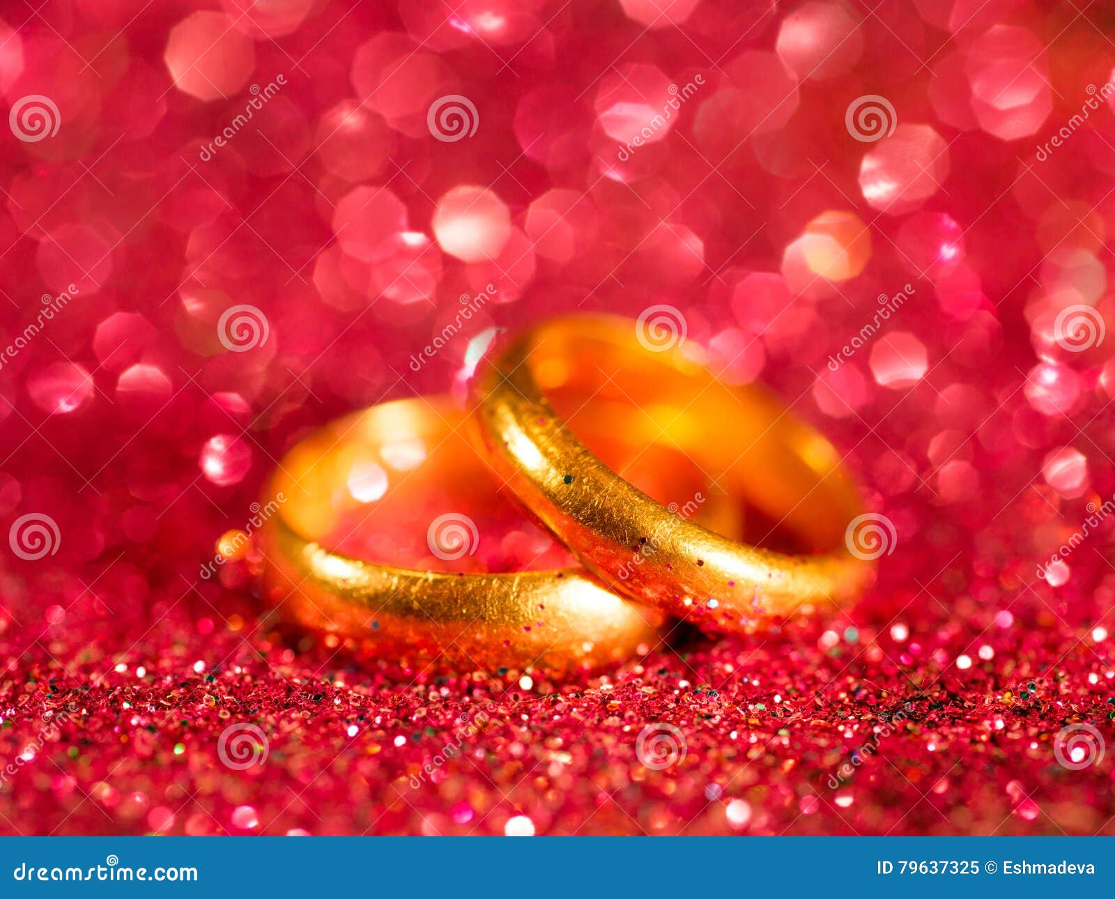Old Golden Wedding Rings on Blurred Red Sparkle Background Stock Image ...