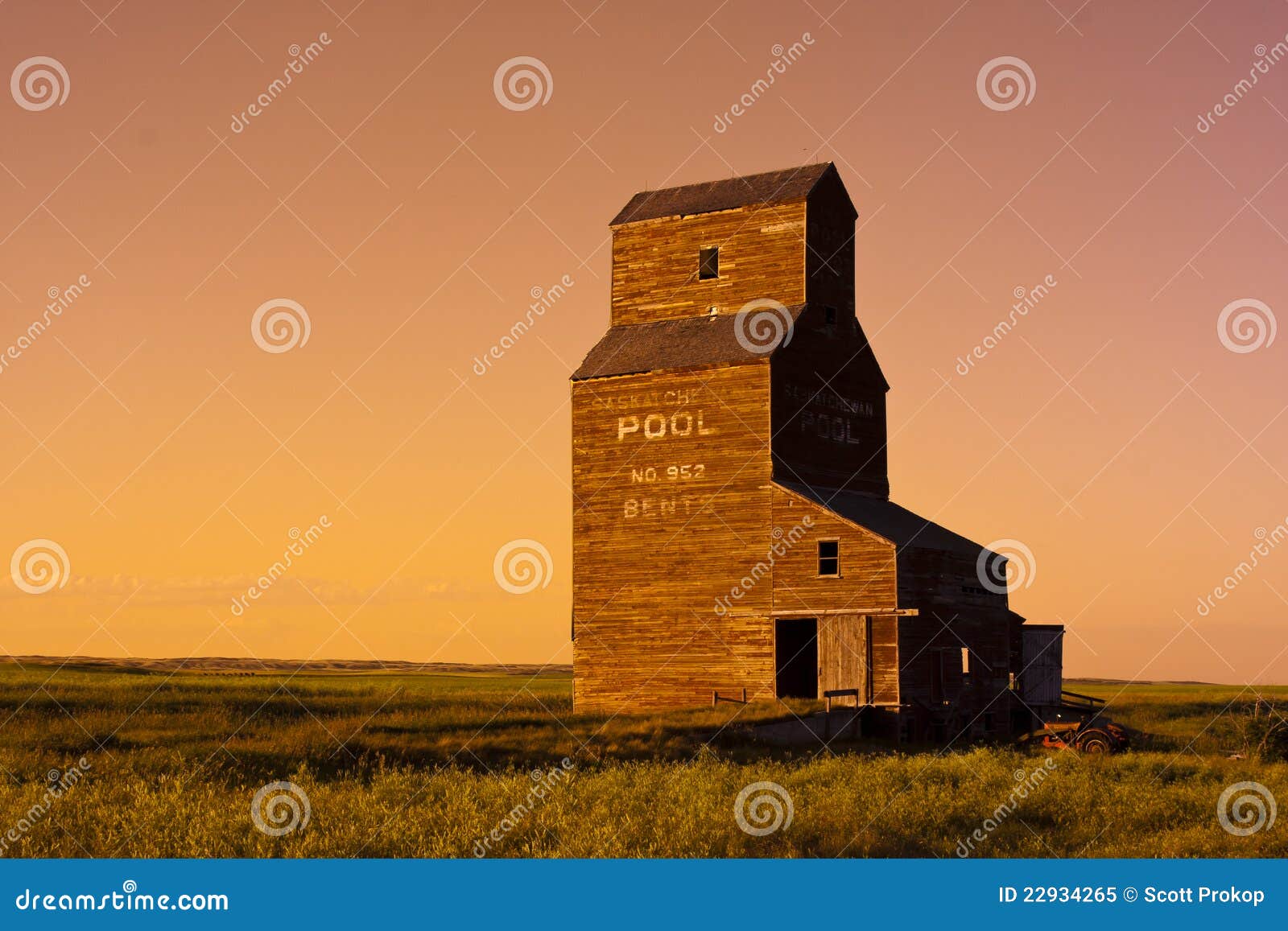 Old Grain Elevator Royalty-Free Stock Photo | CartoonDealer.com #22934265