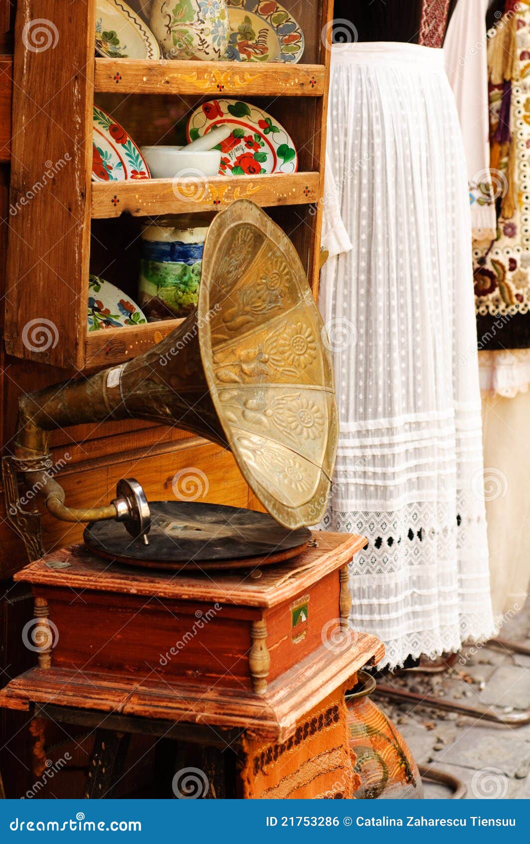 Old gramophone on a table stock photo. Image of transylvania - 21753286