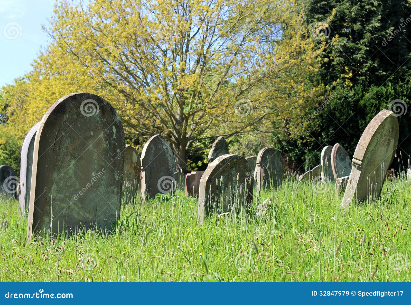 Old graves in cemetery stock image. Image of summer, religion - 32847979