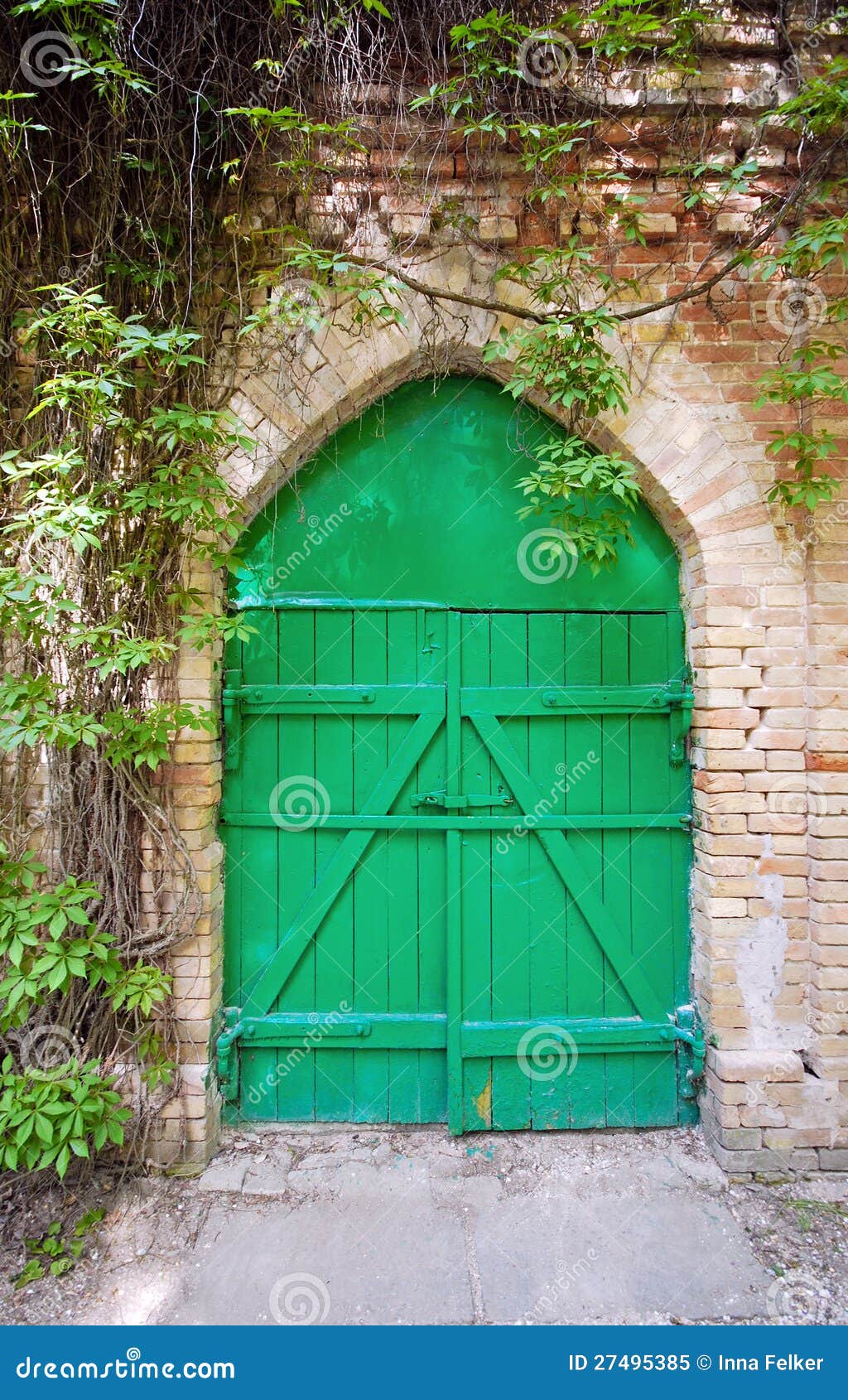 Old green wooden gate stock image. Image of brick, arch - 27495385