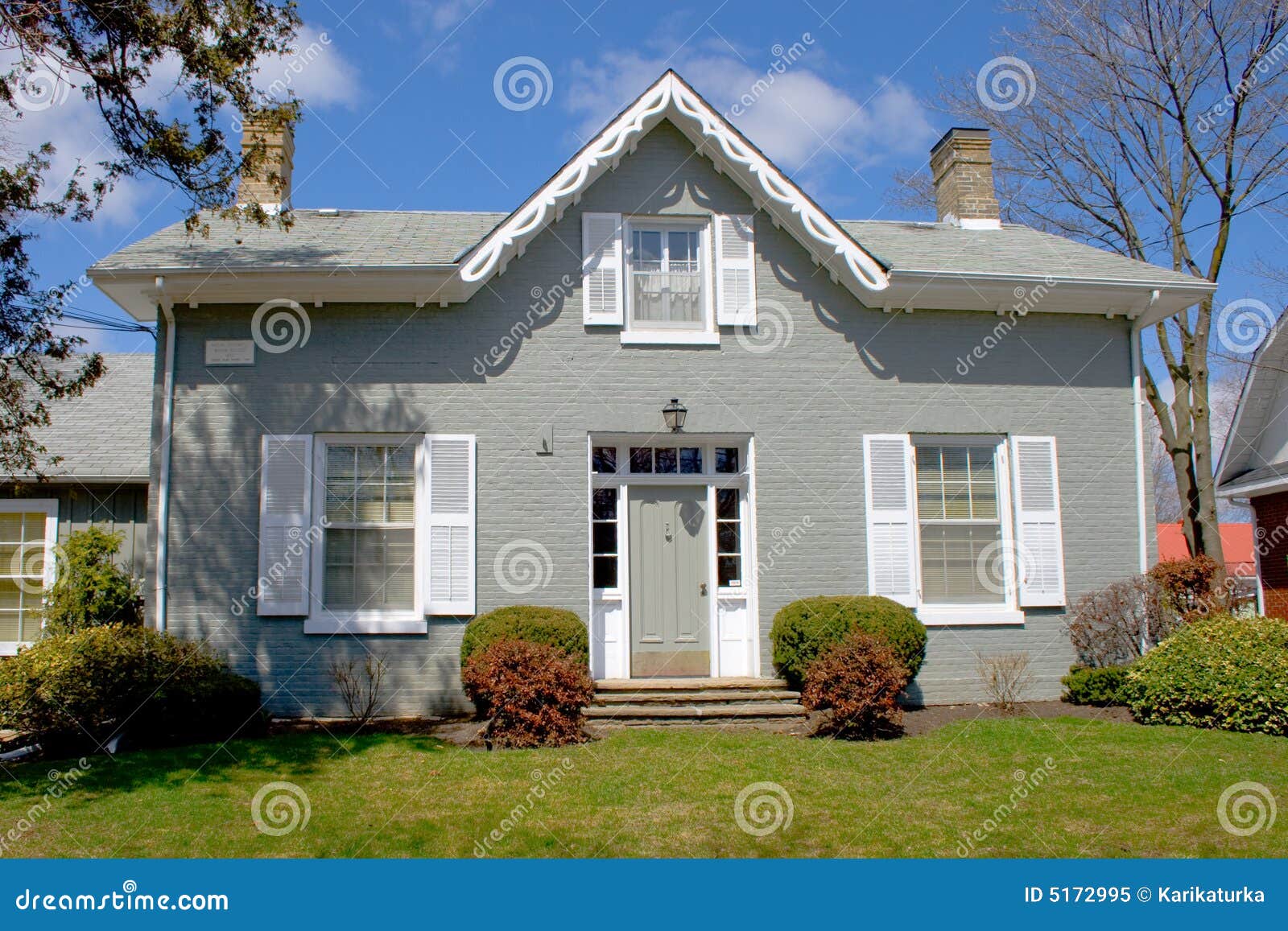 Old grey house stock image. Image of green, american, luxury - 5172995