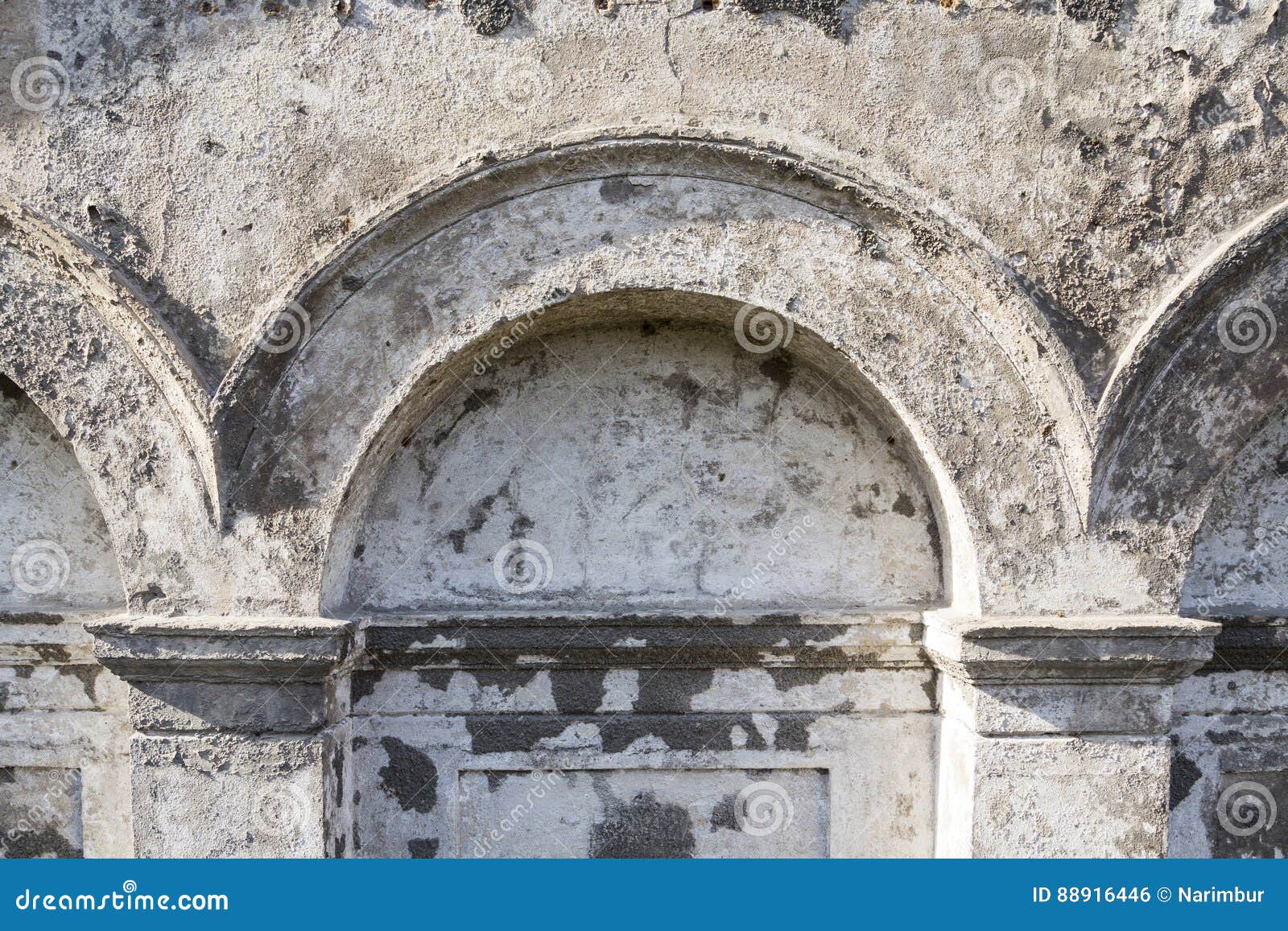 Old grungy arch in a wall stock photo. Image of cracked - 88916446