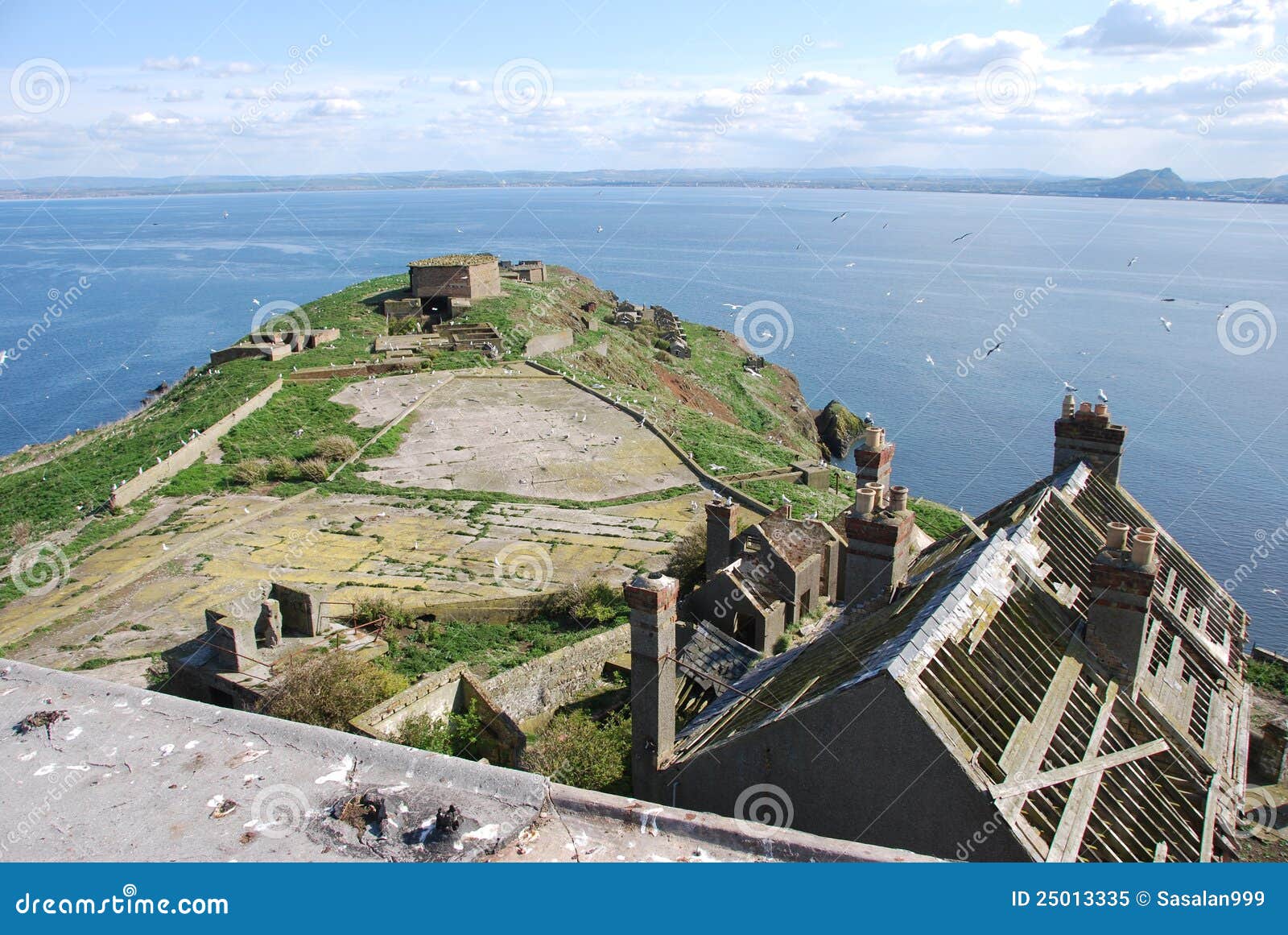 Old Gun Turret stock image. Image of estuary, abandoned - 25013335