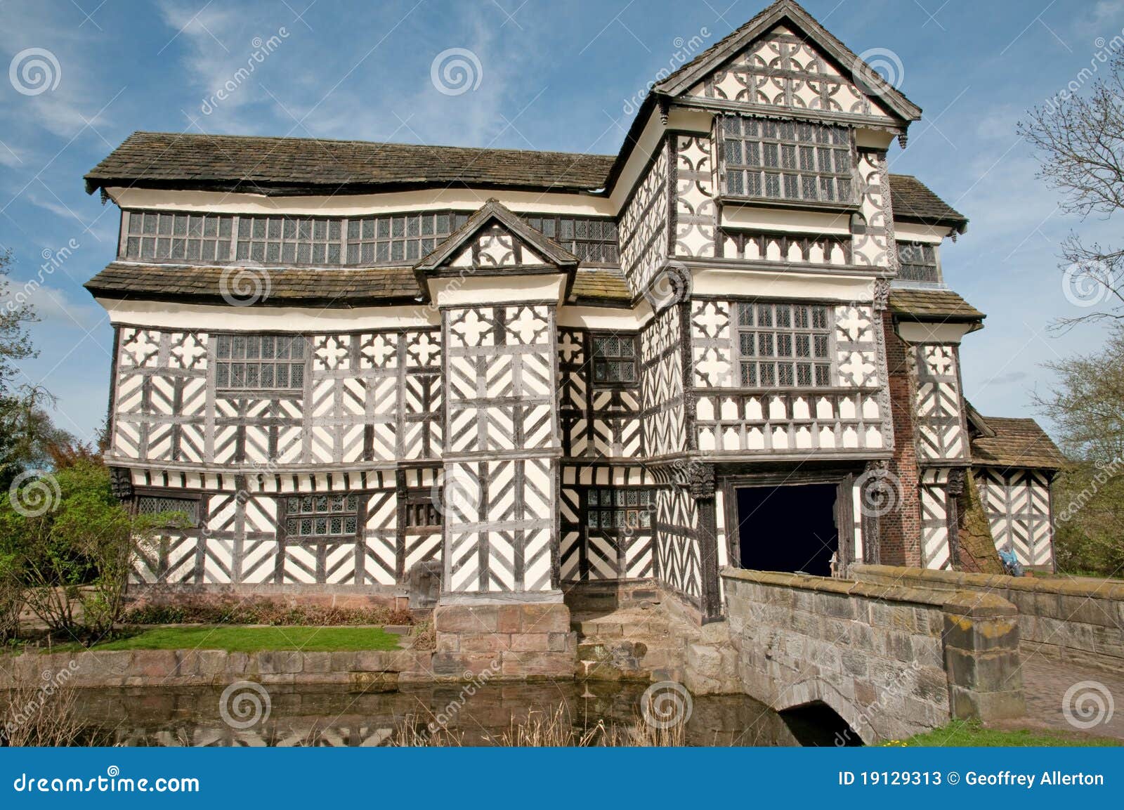 The old hall stock image. Image of europe, elizabethan - 19129313