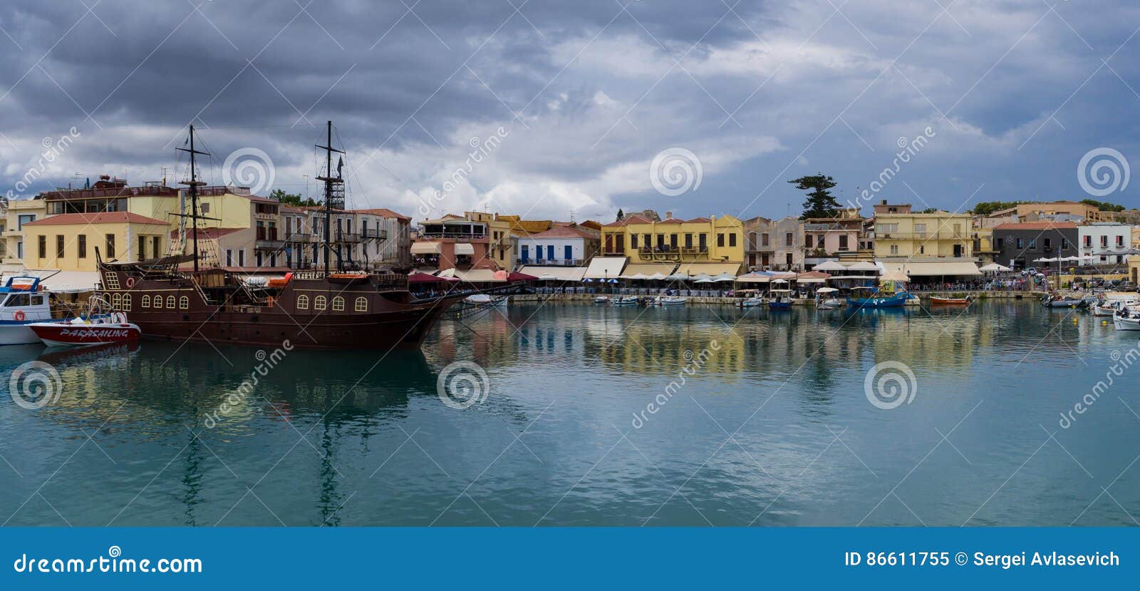 The Old Harbor in the City of Rethymnon Editorial Image - Image of ...