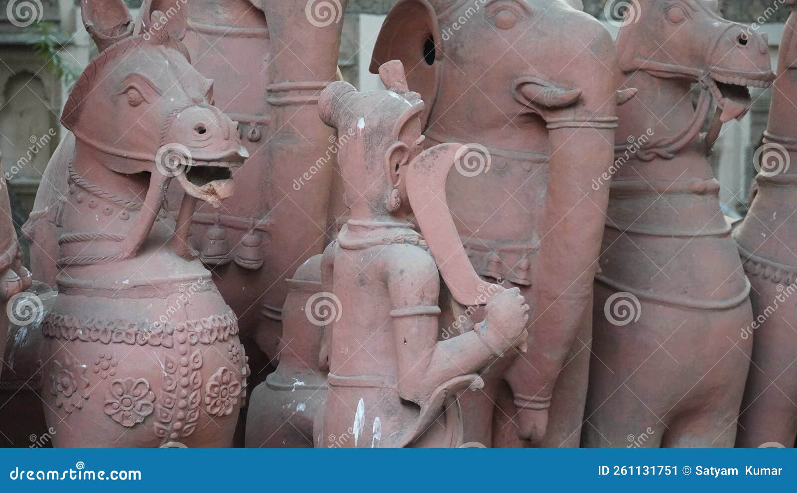Old Historical Statue of Animals Editorial Photo - Image of damage ...